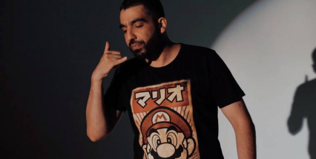 Fard Motorola Outfit: Super Mario T-Shirt, Lacoste Polo, Lederjacke ...