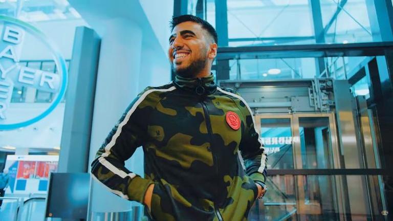 Eno Souvenir: Hier gibt's die Klamotten aus dem über 600.00 € OUTFIT