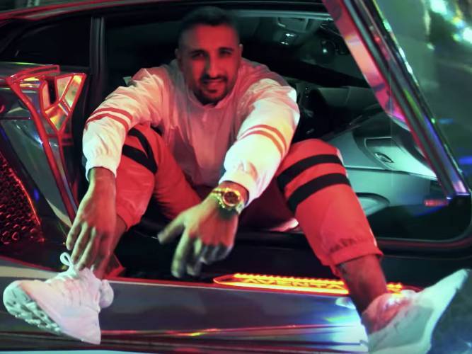 SSIO Hash Hash OUTFIT: Trainingsanzug, Jacke, Schuhe, Kette, Rolex...