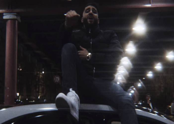 Samra Mon Ami Outfit: Dior, Ralph Lauren, Nike Schuhe, Givenchy T-Shirt