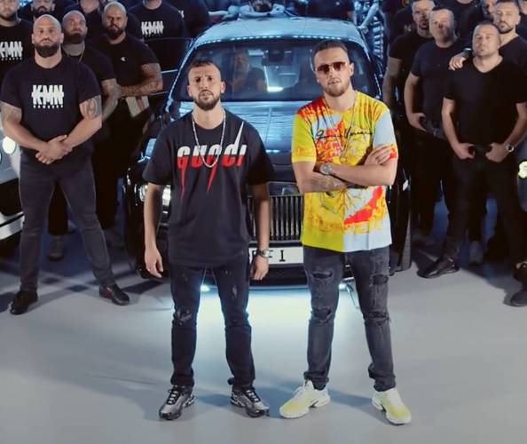 Azet & Albi - D&G Outfit: T-Shirt, Jogginganzug, Sneaker, Jeans, Hose