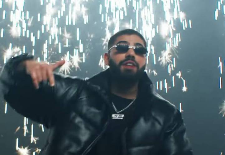 Monet192 x Lune - Spotlight Outfit: Jacke, Hoodie, Hemd, Hose, Sneaker