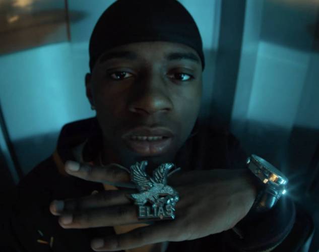 Elias Graffiti Outfit: Jacke, Hose, T-Shirt, Pullover, Hose, Schuhe, Kette