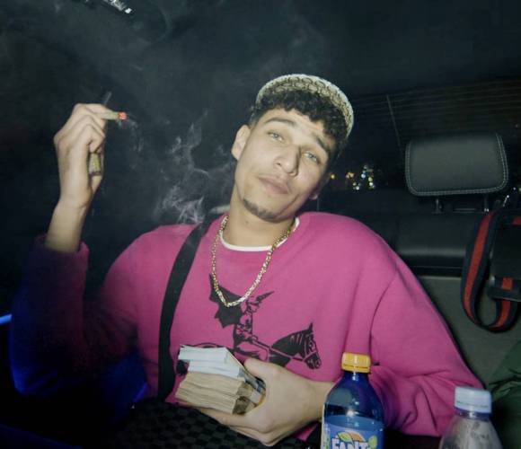 Lucio101 Wir Sind Drin Outfit Check: Gucci Sweatshirt, Cap, Sneaker