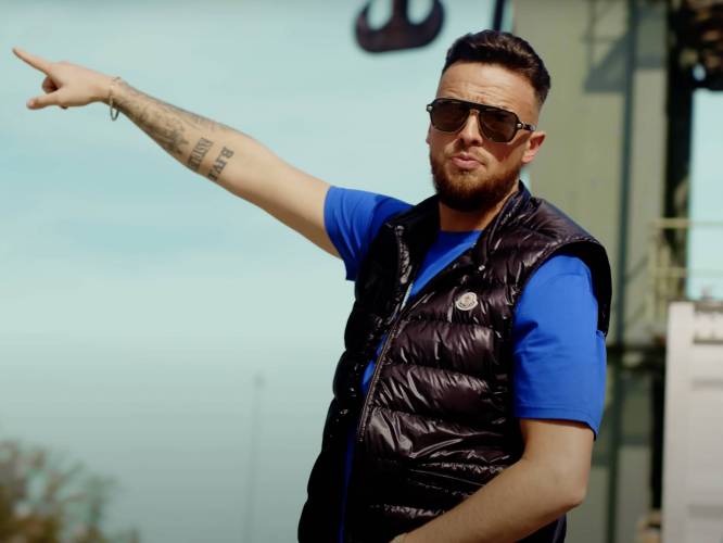 Azet - Une Jam Outfit: Weste, T-Shirt, Hose, Jogginganzug, Brille, Schuhe