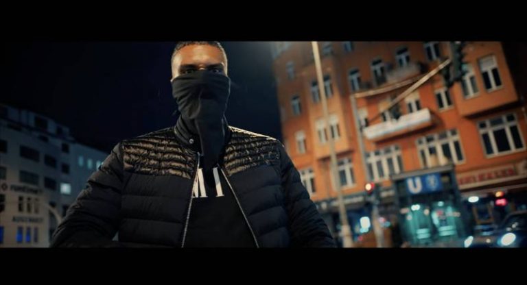 Undacava, Jason, Pablokk & AK AusserKontrolle - Vater Staat Outfit