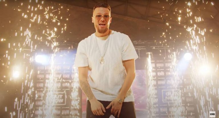 Azet Freigang Outfit: T-Shirt, Polo Shirt, Hose, Sneaker, Uhr, Sonnenbrille