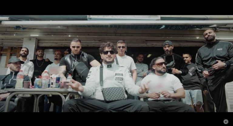 Dardan GTA Outfit: Jacke, Hemd, T-Shirt, Hose, Sneaker, Kette, Uhr