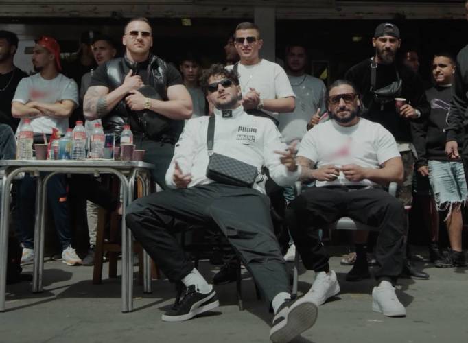 Dardan GTA Outfit: Jacke, Hemd, T-Shirt, Hose, Sneaker, Kette, Uhr