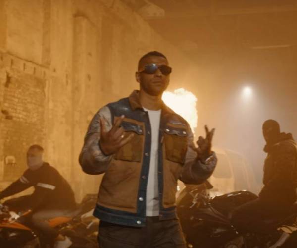 Majoe Mr. Majoe 2 Outfit, Versace, Balr Anzug, G-Star, Dsquared2