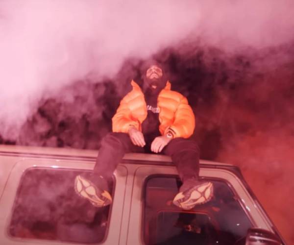 Samra Undercover Outfit: alle Klamotten des Rappers mit Shop Links