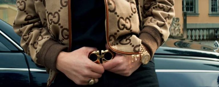 Azet TP Outfits: Schuhe, Prada Sonnenbrille, Gucci Jacke und weitere