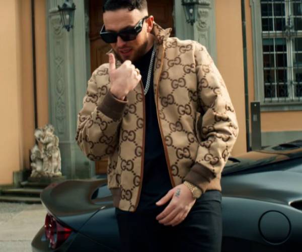 Azet TP Outfits: Schuhe, Prada Sonnenbrille, Gucci Jacke und weitere