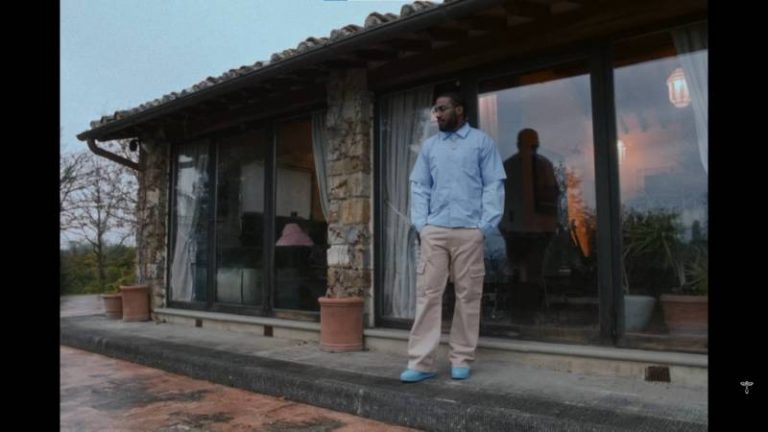 Reezy Shoot Outfits im Style Check: Adidas Supercourt, Trainingsanzug,...